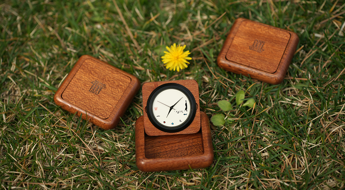 Wooden Portable Clock – FUNNYFISH DESIGN 퍼니피쉬 디자인